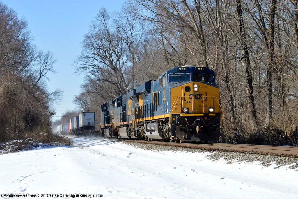 CSX 961 and train Q032